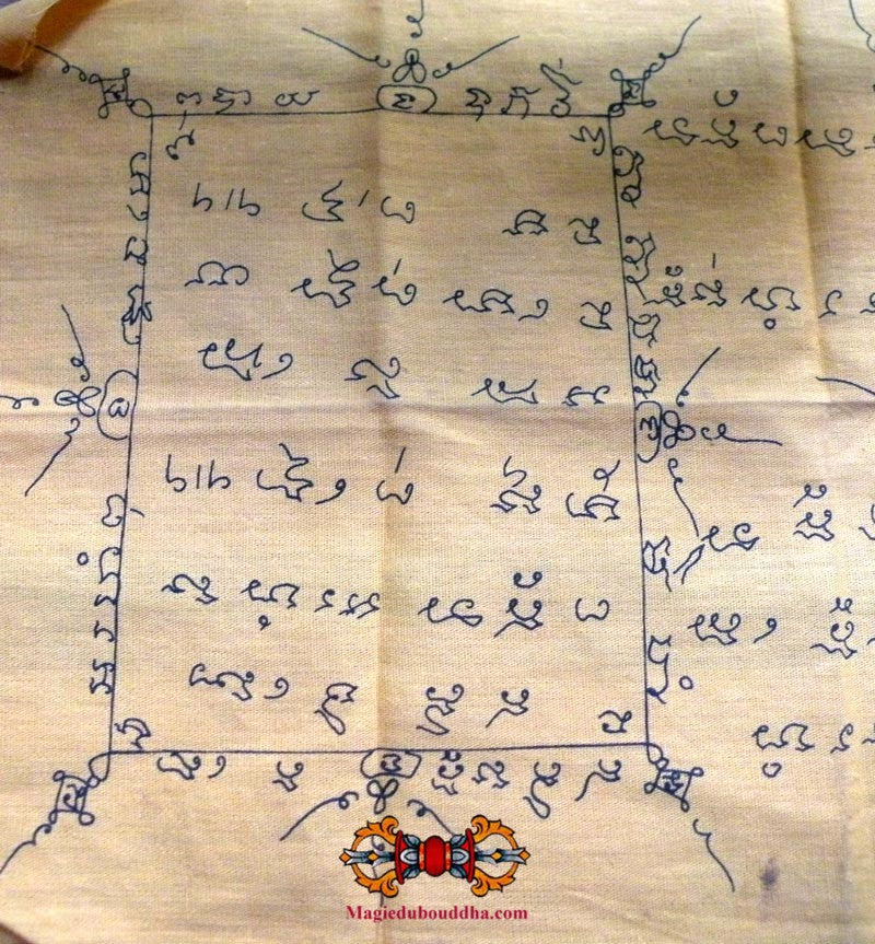 Ancient Thai Pa Yant Sacred Fabric - Thai monk robe relic.| La Magie du ...