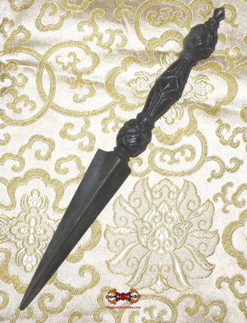 Beautiful large Tibetan Phurba ritual dagger in wrought iron.| La Magie ...