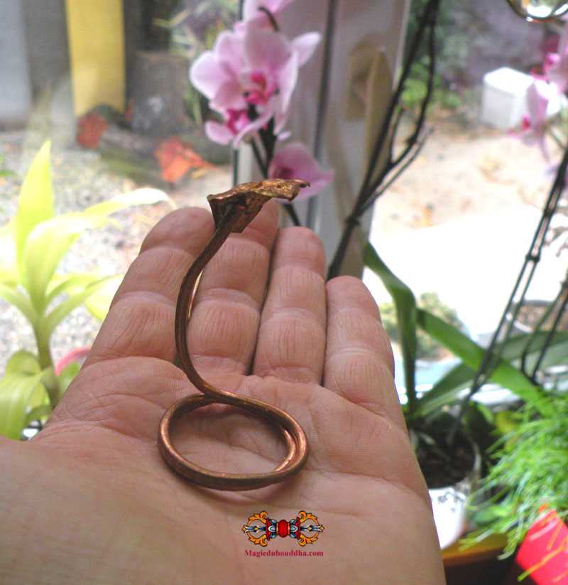 Nagas snake support for Shiva Lingam.| La Magie du Bouddha.